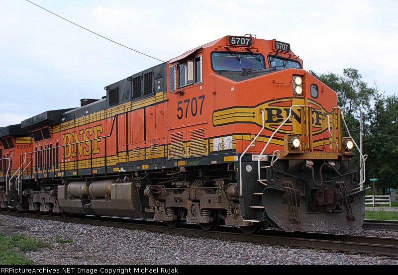 BNSF 5707